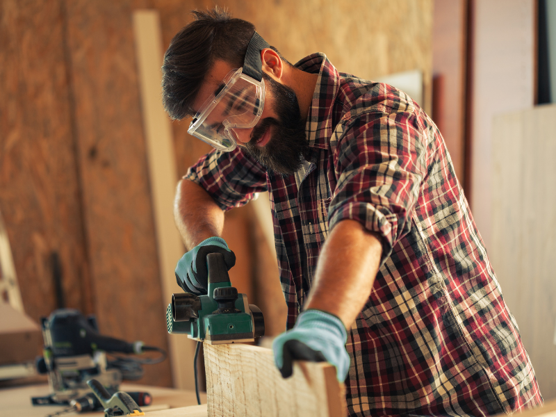 Što radi tesar: opis posla, obrazovanje, vještine i plaća | Adorio